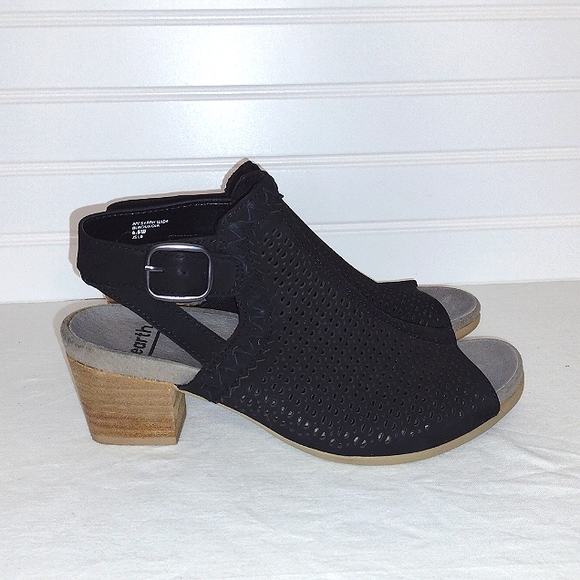 Earth | Shoes | Earth Sandals Black Suede 65 Wide | Poshmark